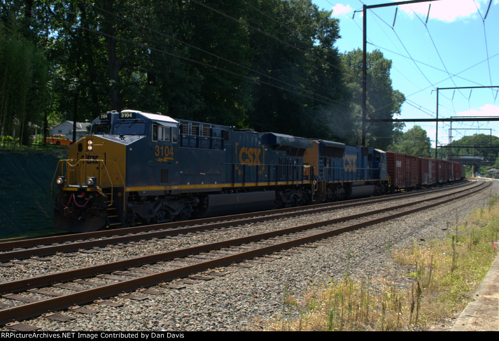 CSX ES44AH 3104 leads Q438-24